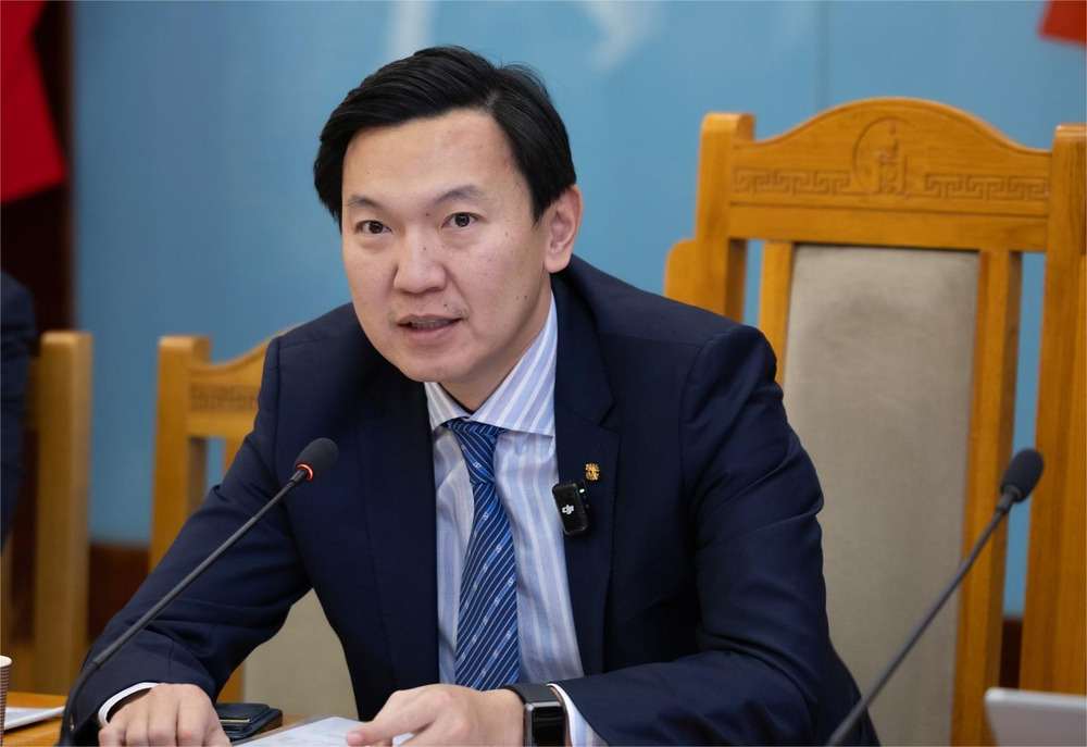 Эрүүл мэндийн салбарын тусгай зөвшөөрлийг цахимаар хүлээн авч 22 хоногт шийдвэрлэдэг боллоо